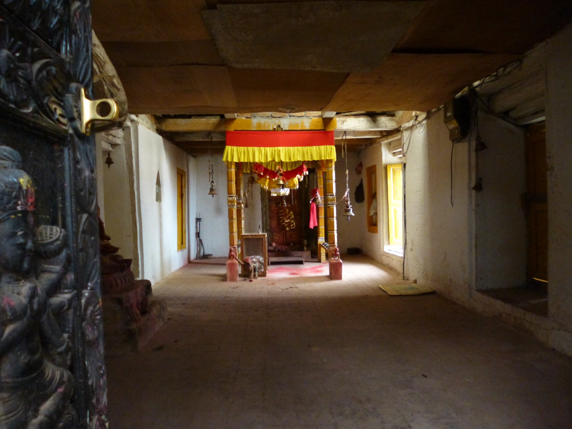P1030028 temple Khadga devi interior – Plan Himalaya